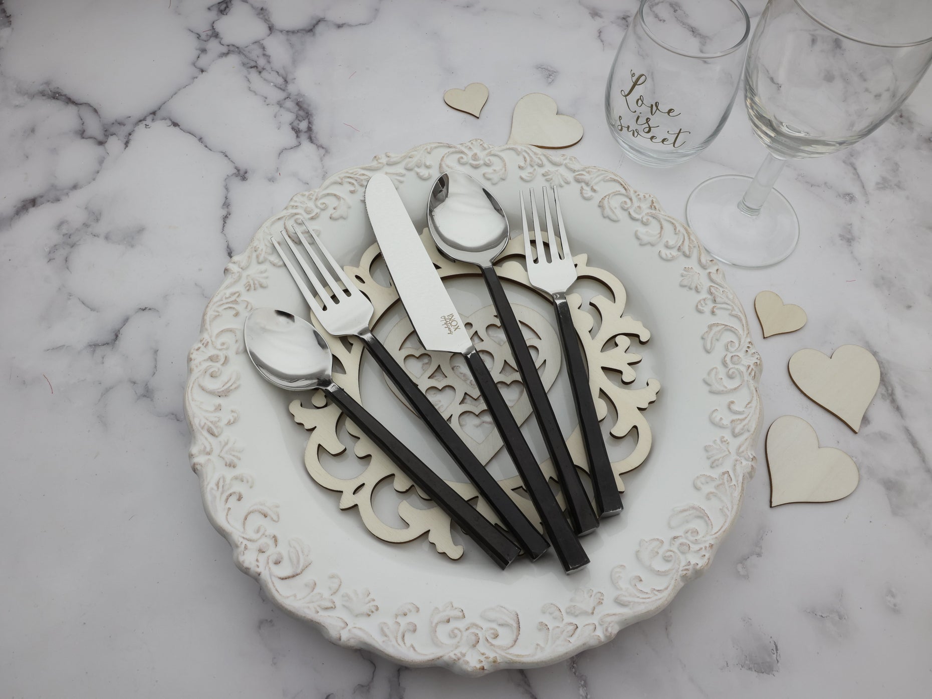 A Complete Guide to Using a Salad Fork: Etiquette, Identification and